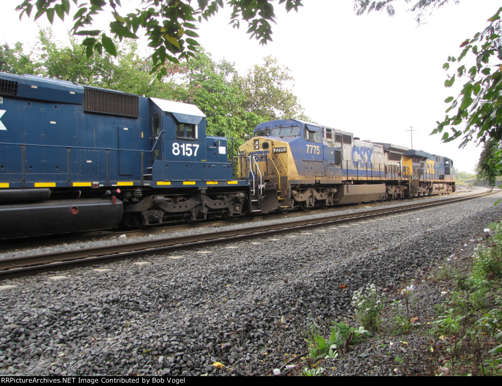 HLCX 8157 and CSX 7775